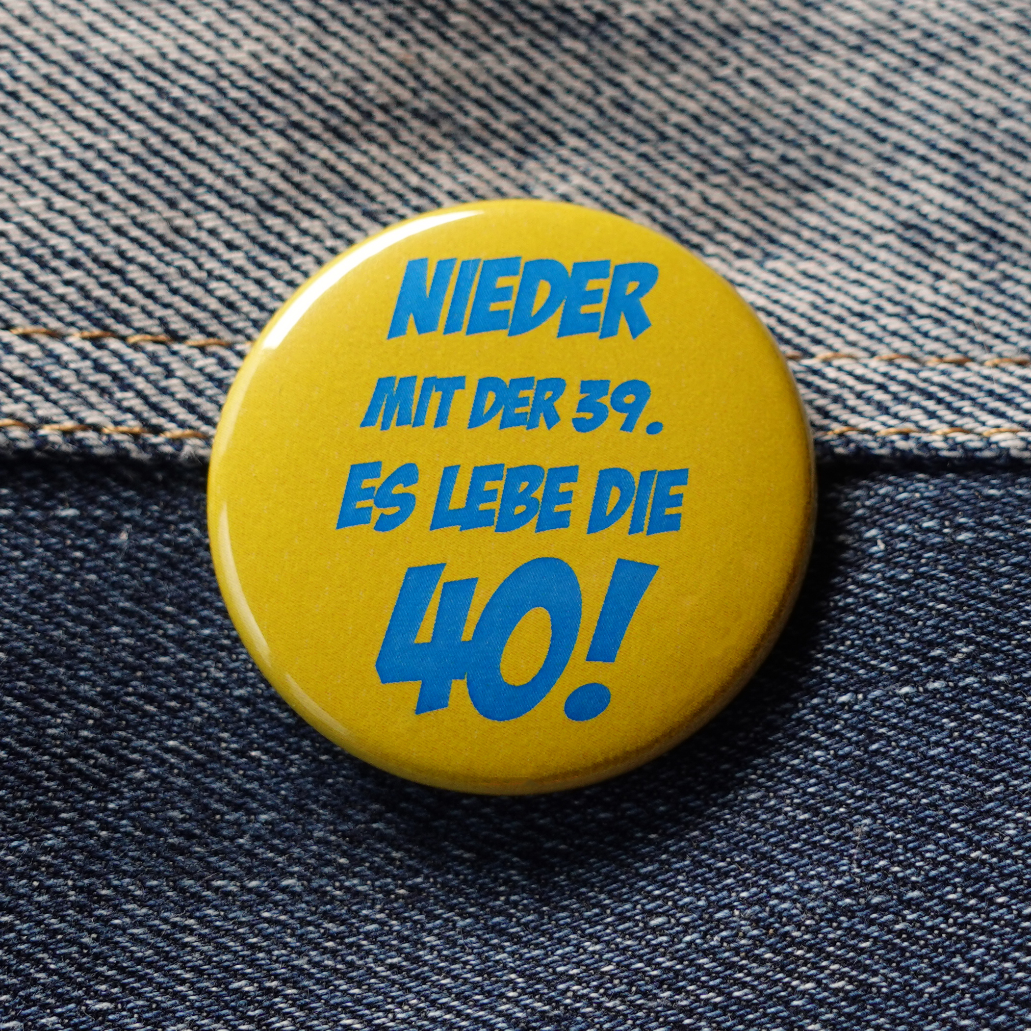 Nieder mit der 39 - es lebe die 40 Button Anstecker | Button Online ...
